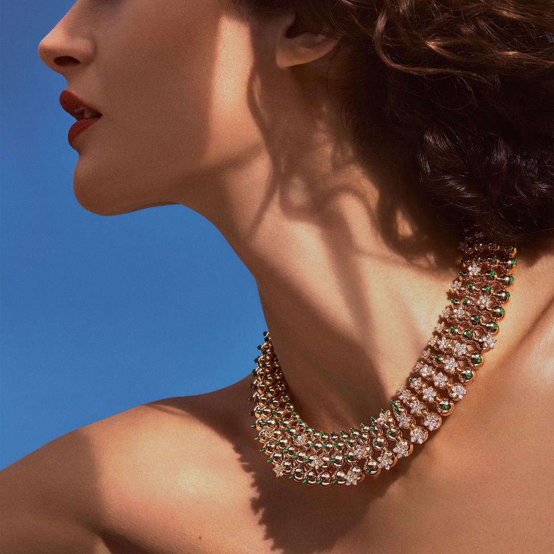 Cactus de Cartier necklace in yellow gold with emerald and diamond ...