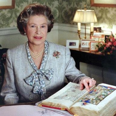 90 years of style: all the Queen's brooches | The Jewellery Editor