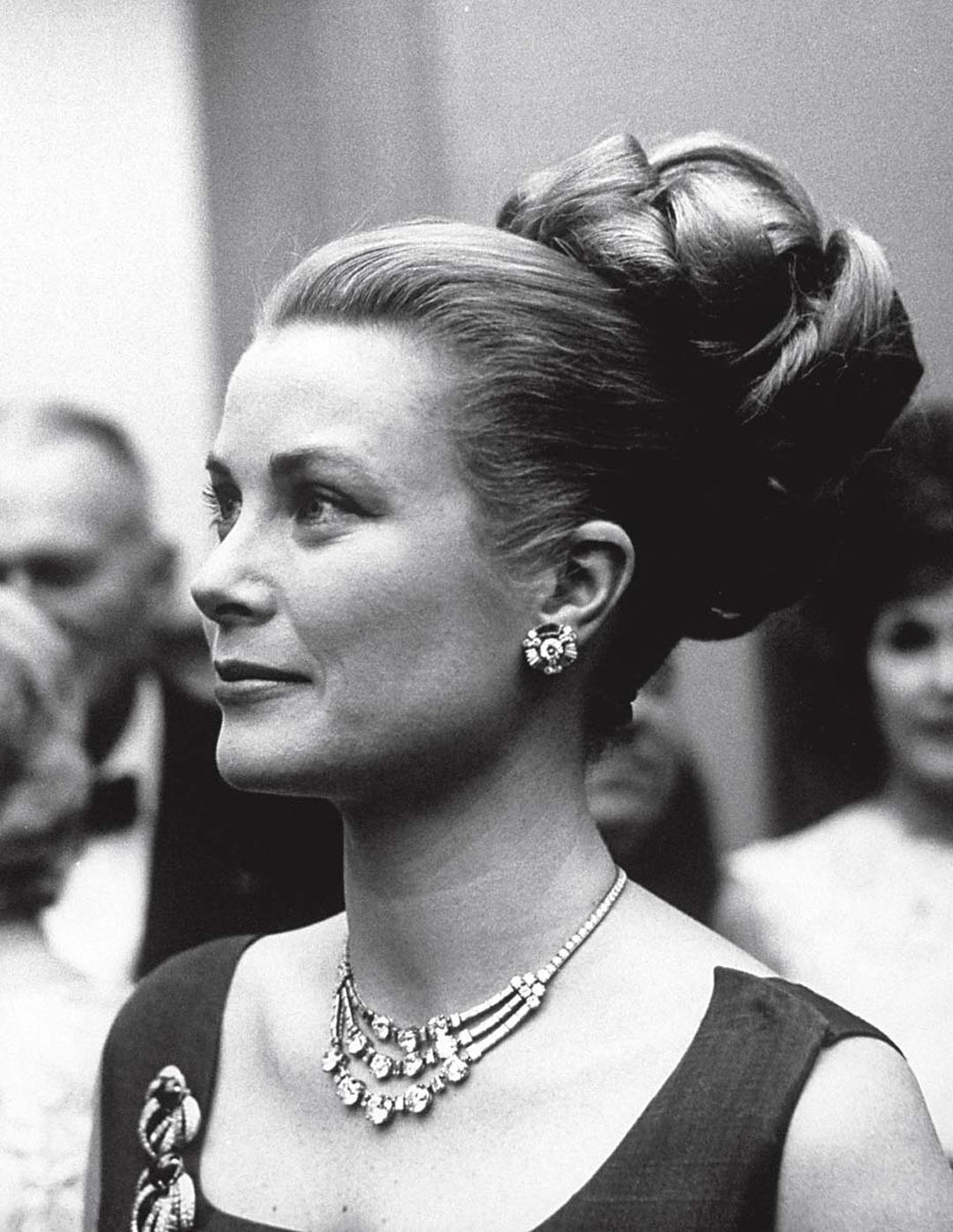 Princess Grace Kelly wearing a Cartier diamond necklace to a