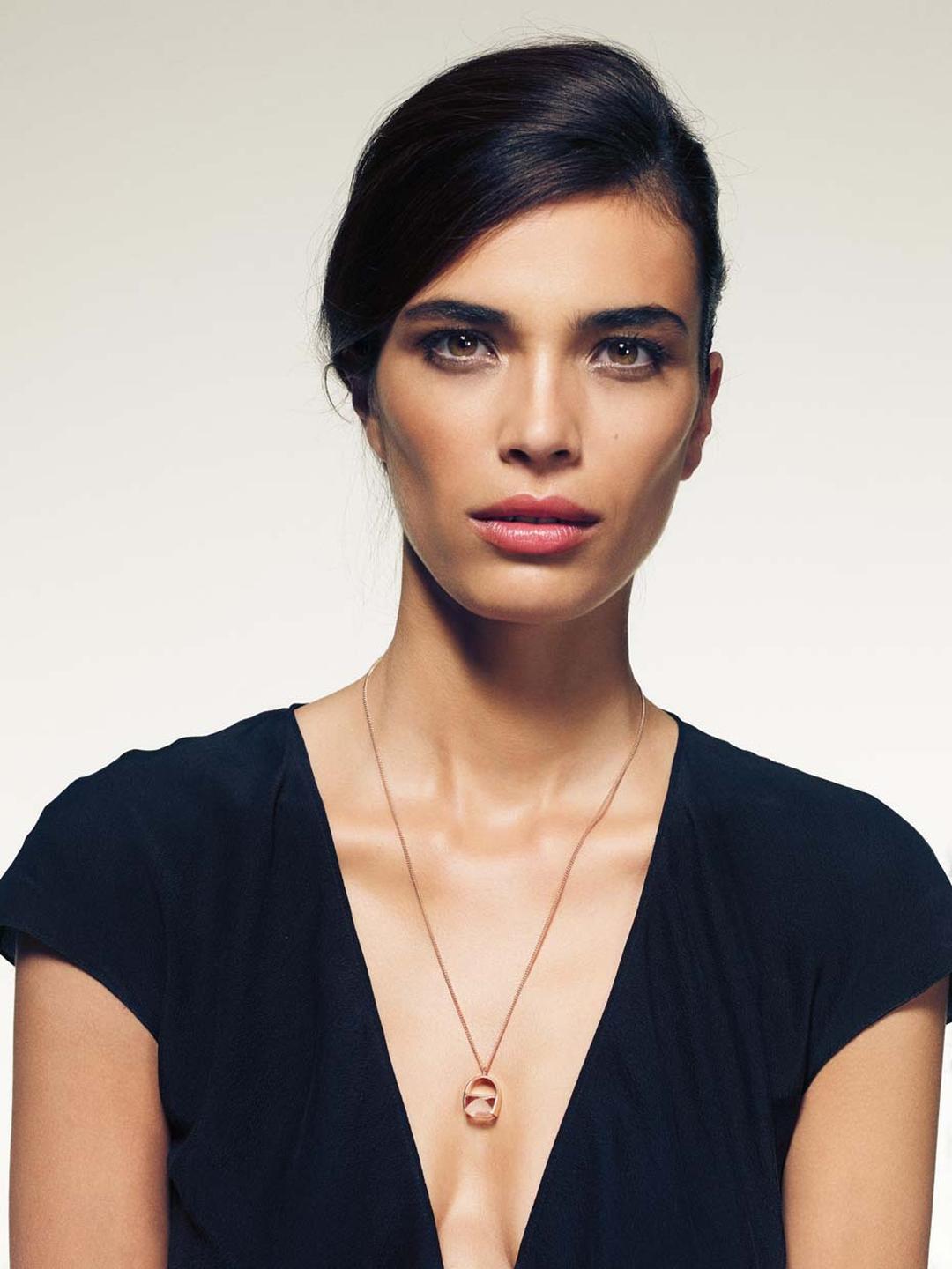 Parabola rose quartz necklace | Kattri | The Jewellery Editor