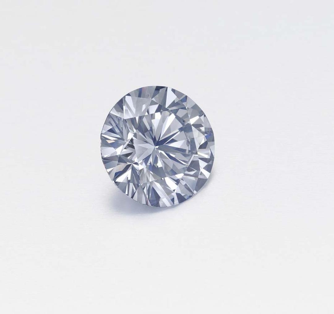 This 5.04ct circular-cut fancy gray-blue diamond achieved